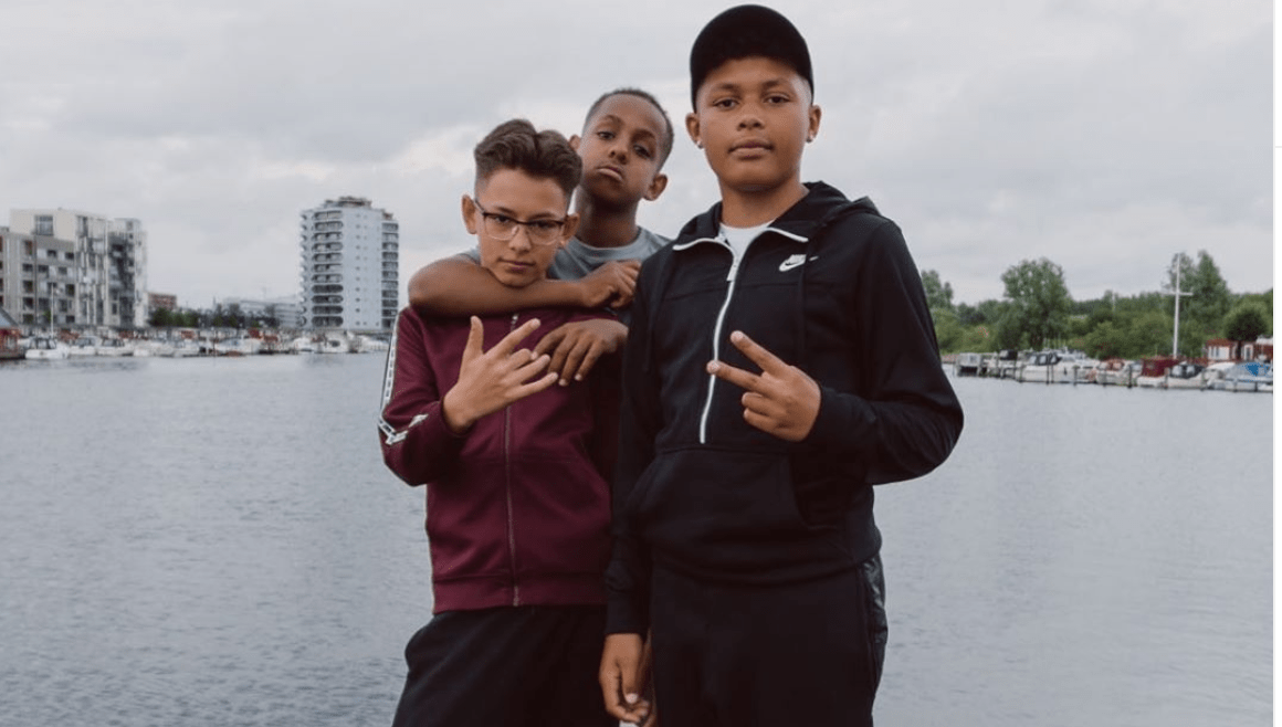 Adouli förenas med danska duon Josef Og Elias på "HA MIG" - Dopest