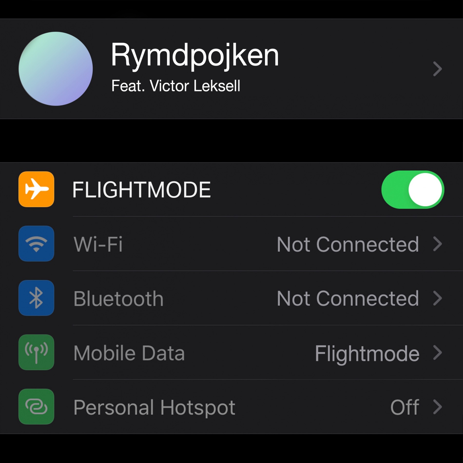 Rymdpojken gästas av Victor Leksell på debutlåten "FLIGHTMODE" - Dopest