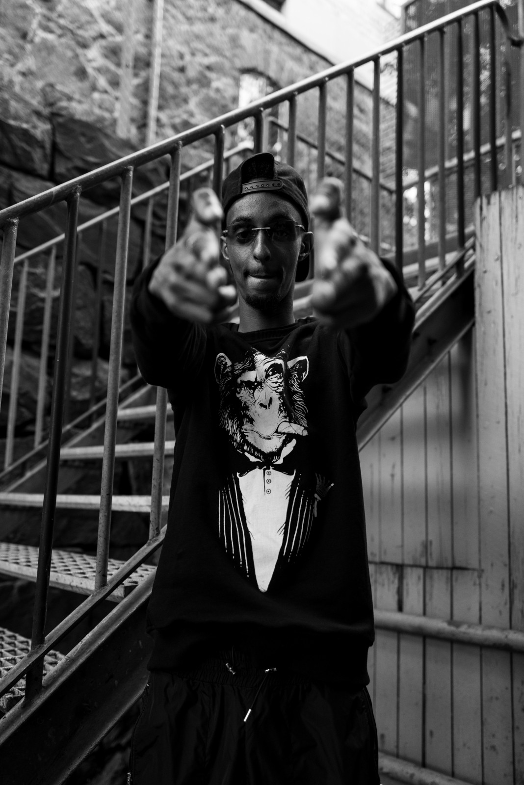 Aden berättar om ett tidigare liv på singeln "Safe" - Dopest