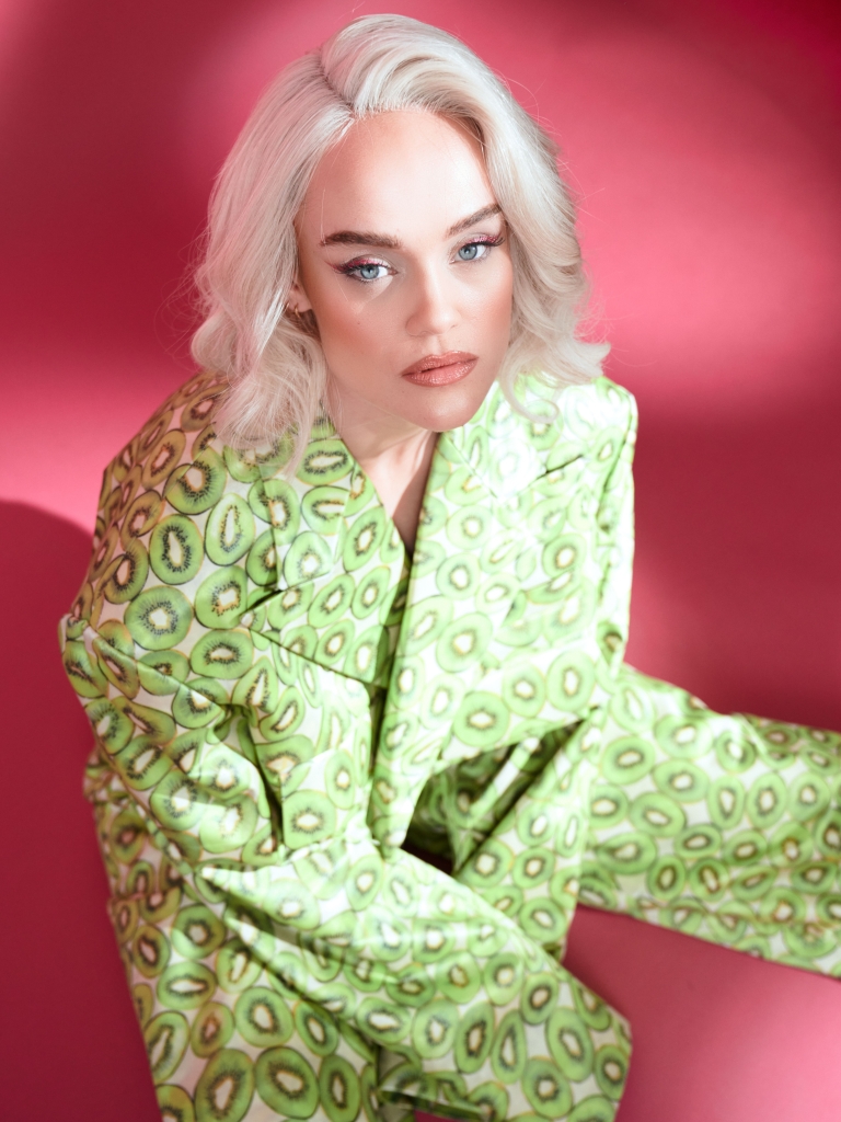 AMWIN aktuell med nya singeln ”Friends, Right?" - Dopest