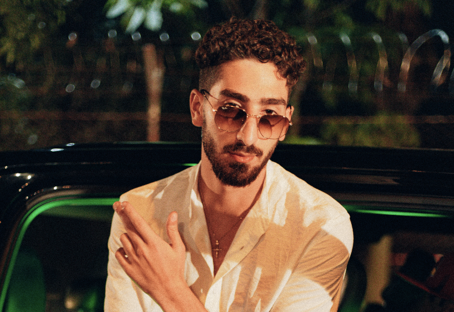 Ricky Rich tar oss med till “BARCELONA” på riktig sommarhit - Dopest