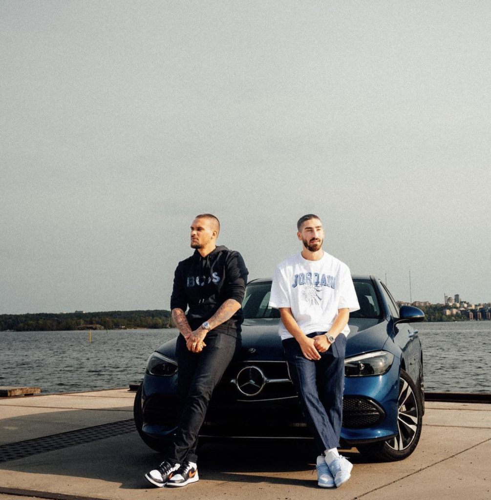 Hör Ricky Rich x Dani M på "Banana" - Dopest