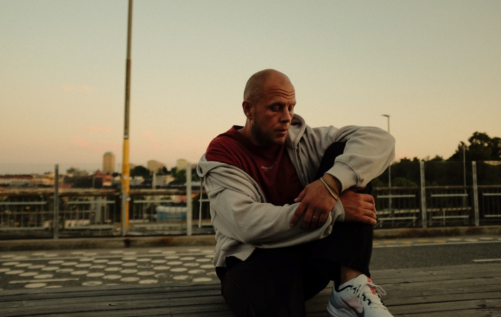 Comebacken är ett faktum på Mwuanas "Tack Vare Dig" - Dopest