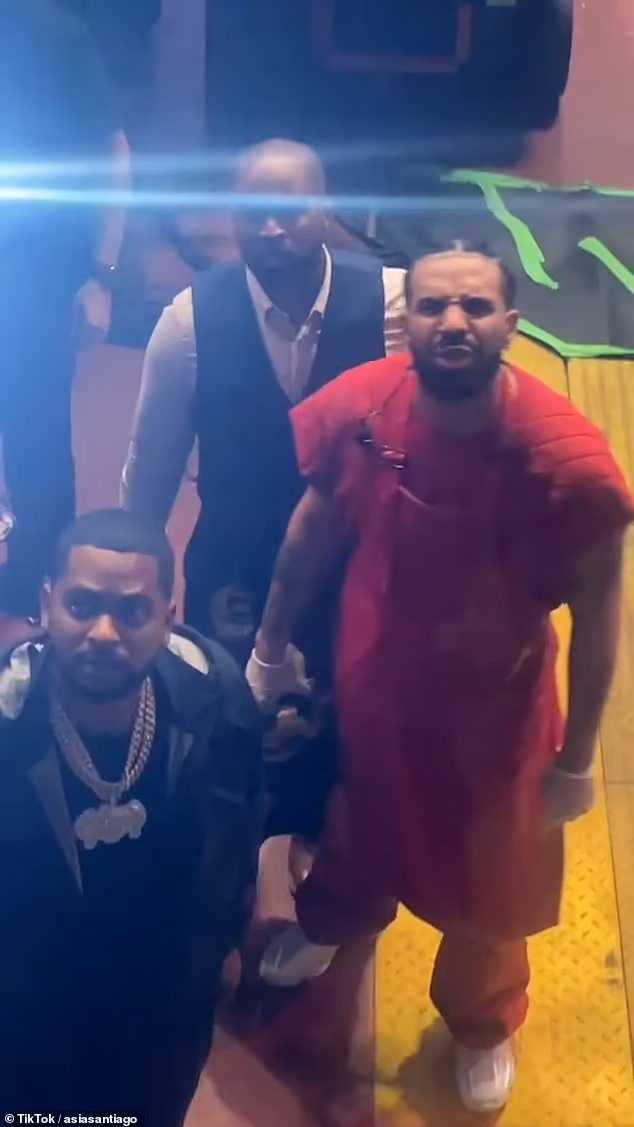 Därför fick Drake stoppa ett bråk på sin konsert - Dopest