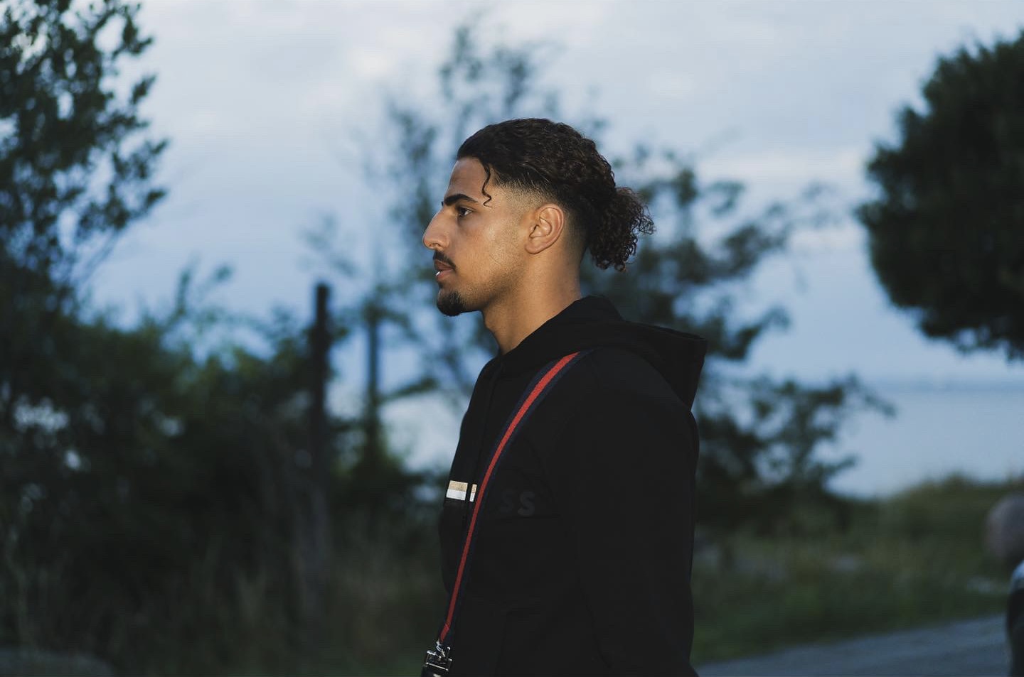 Malmös Moné fortsätter debutåret med "Ya Habiba" - Dopest