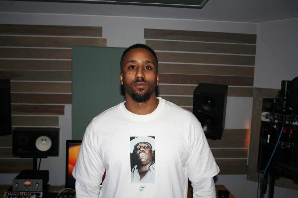 Denz släpper medryckande "Om & Om" - Dopest