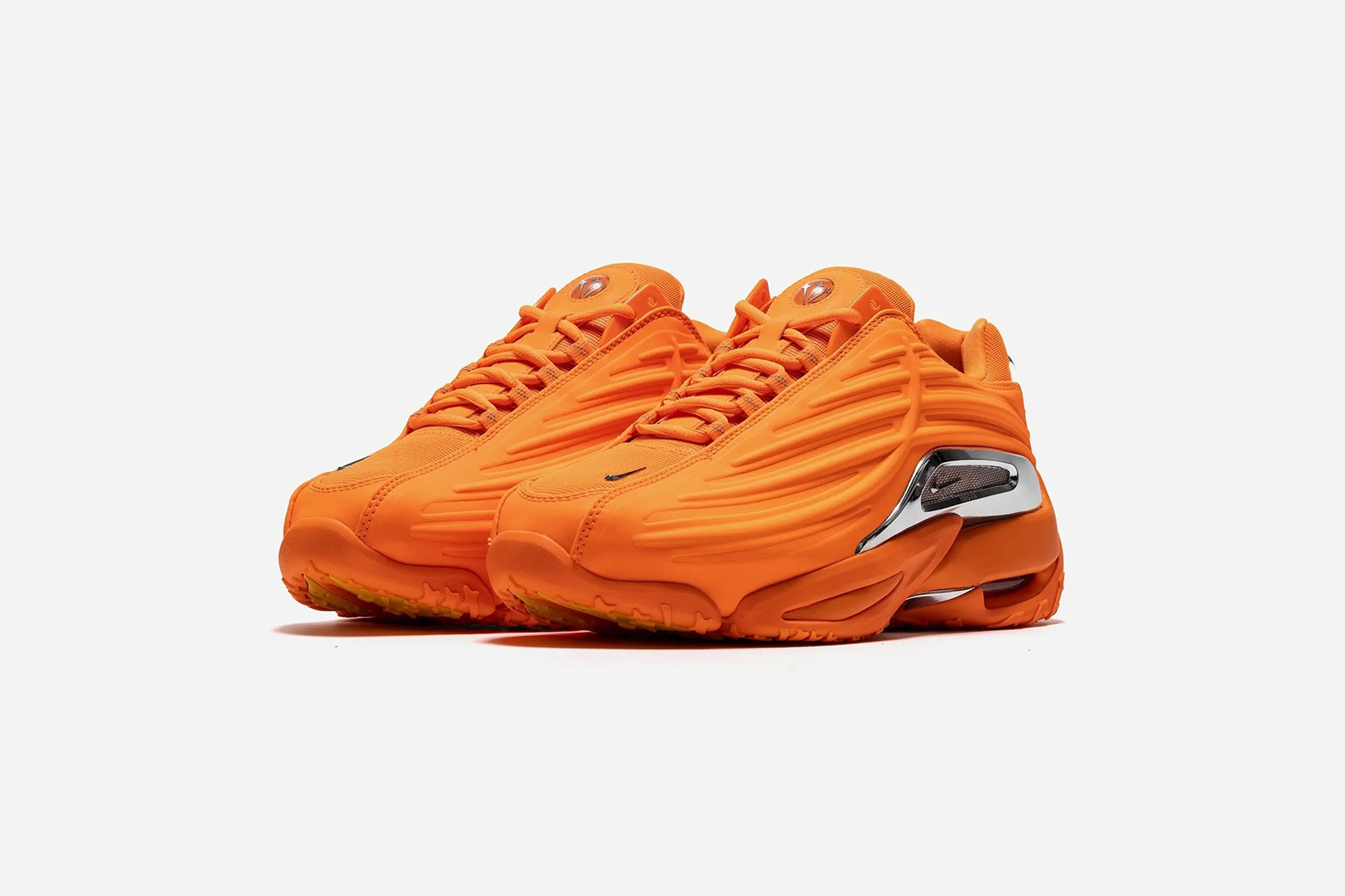 Se Drakes NOCTA x Nike Hot Step 2 "Orange" - Dopest
