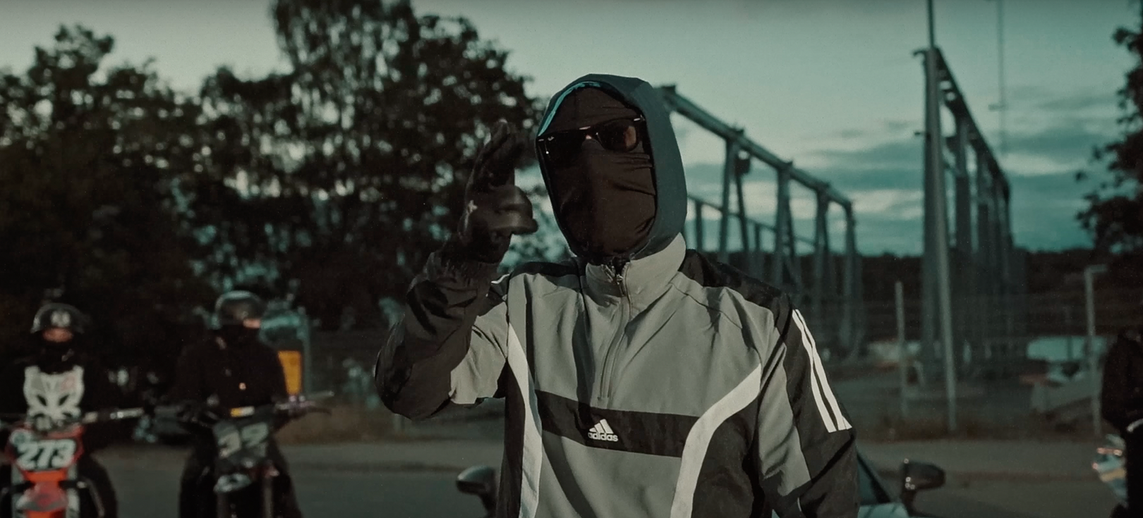 Sickan är tillbaka med "Offside" - Dopest