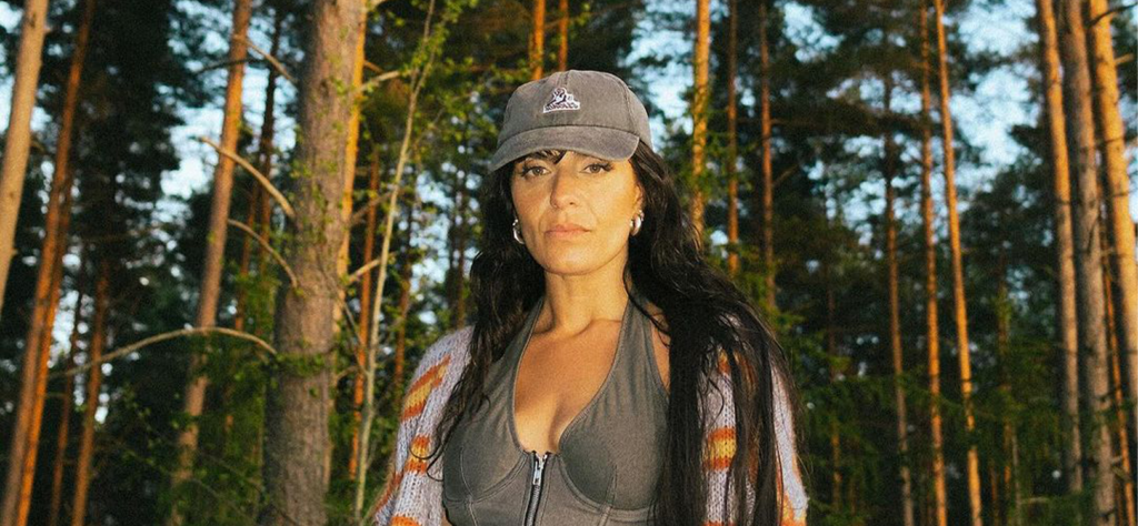 Cleo släpper "pew pew pew"- punkig epadunk möter rap - Dopest