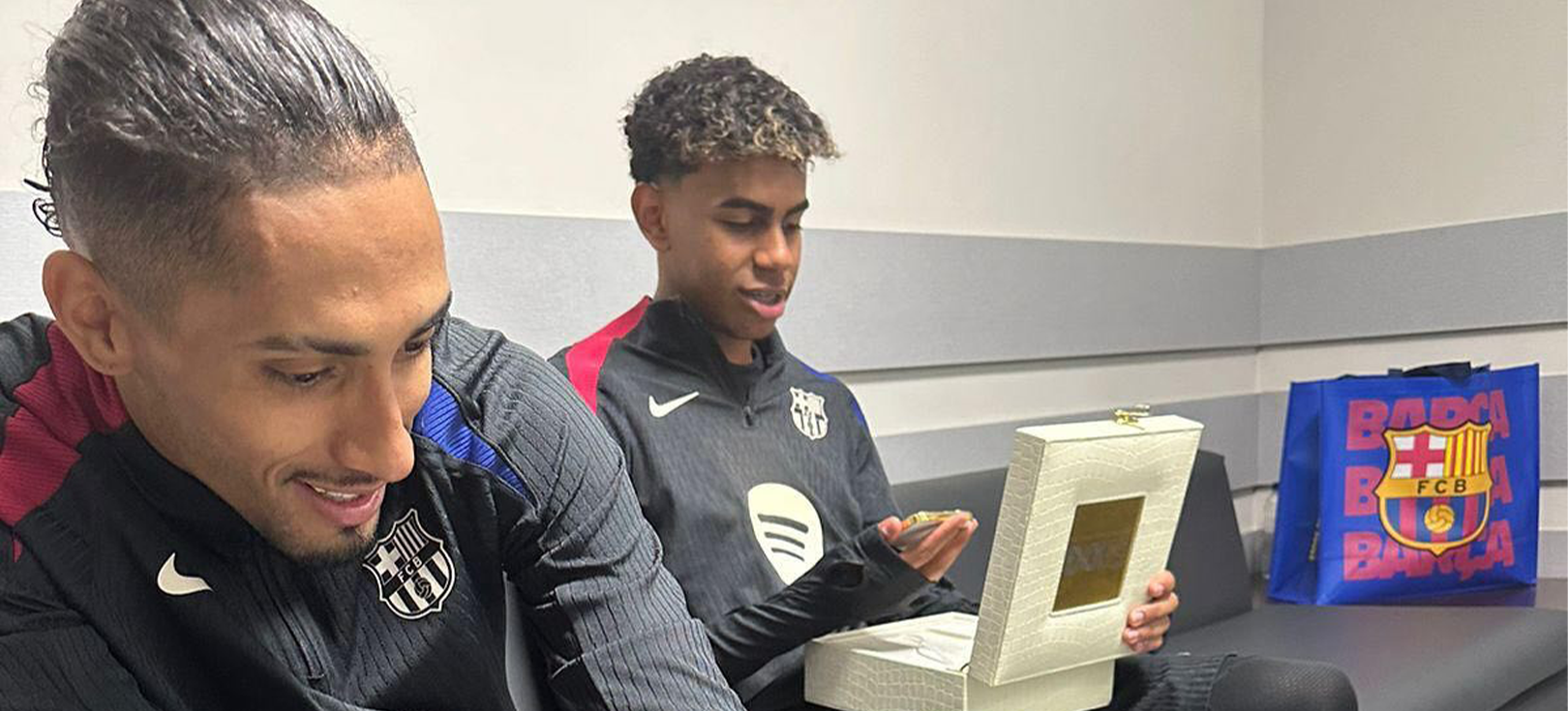 Raphinas present till Lamine Yamal: Telefoner i guld - Dopest