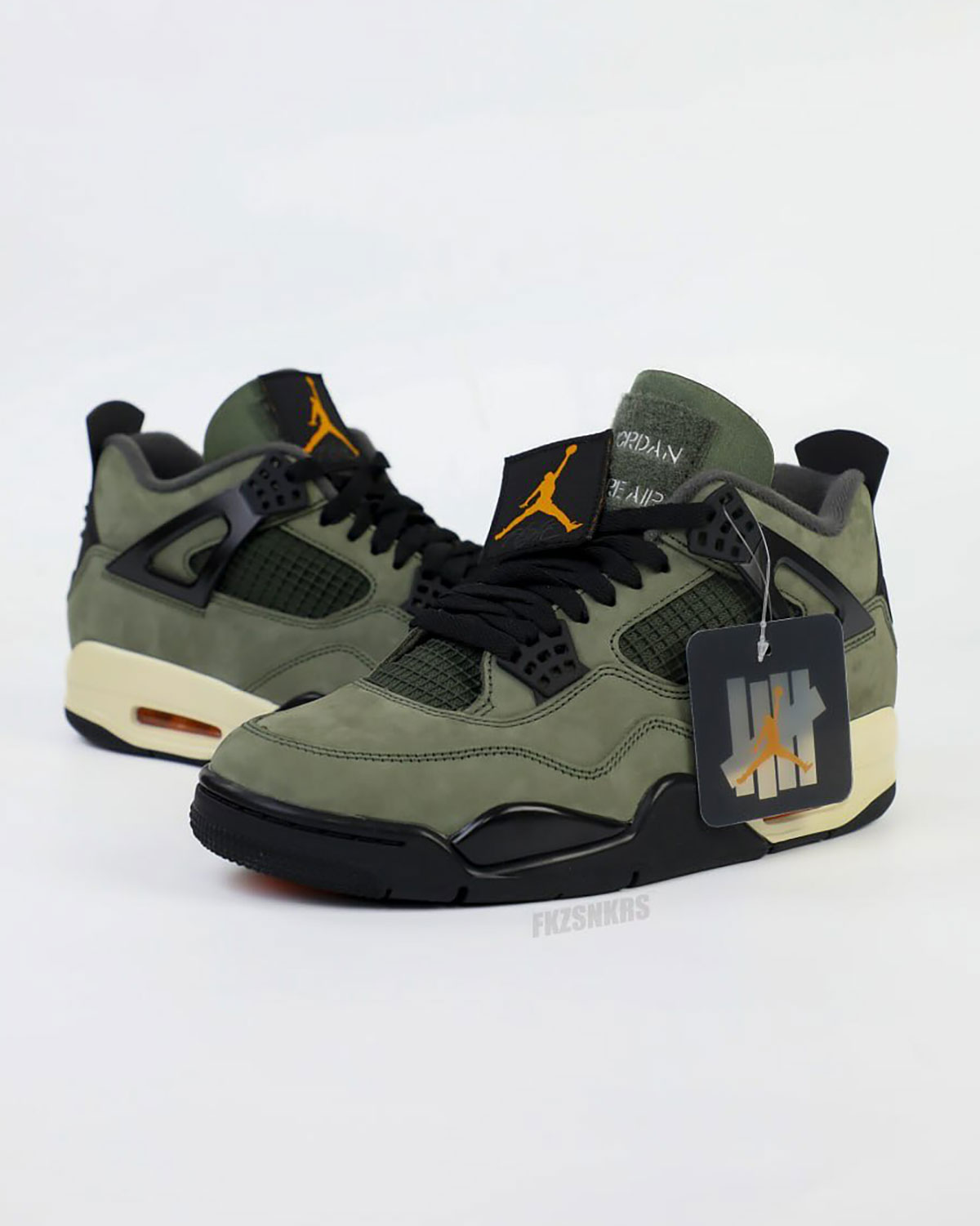 En detaljerad titt på årets UNDEFEATED x Air Jordan 4 - Dopest