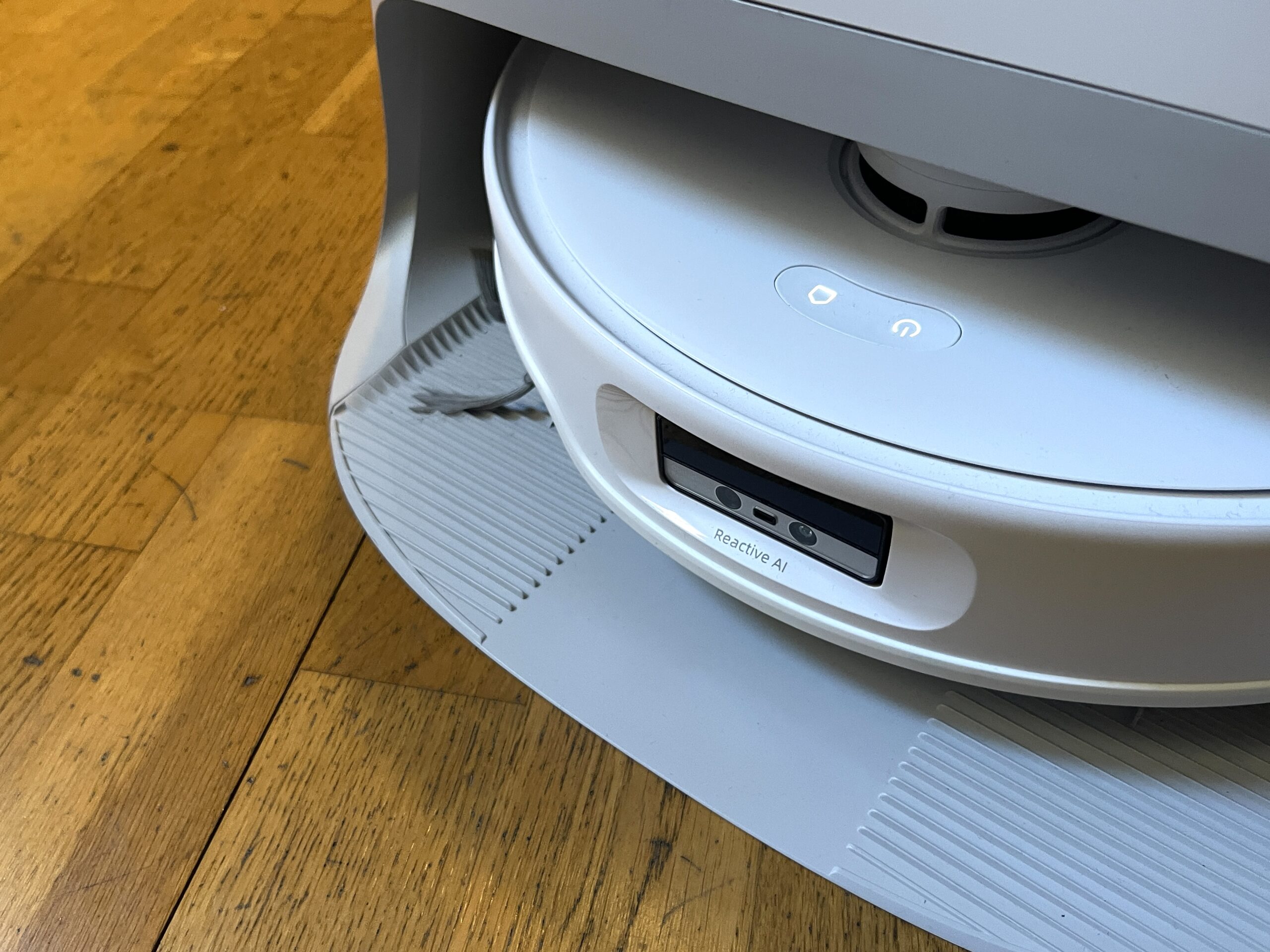 DOPEST TESTAR: Roborock Qrevo Curv – den där vännen som städar efter ...